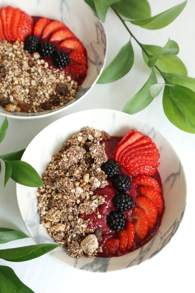 Smoothie bowl aux fruits rouges - El gato de Alma